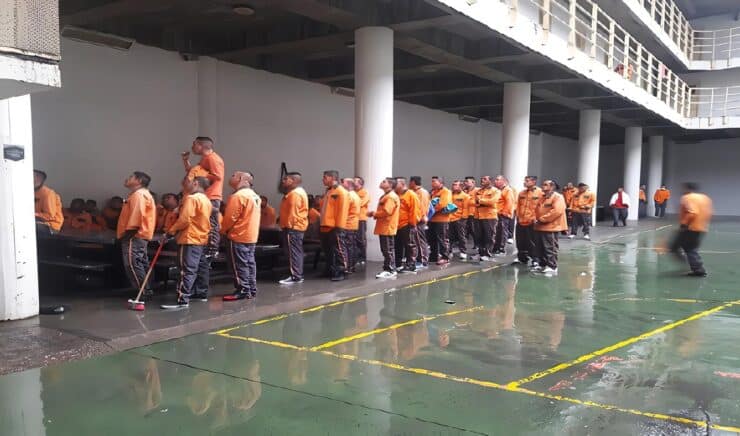 Recluso condenado a una pena, Tratamiento de reclusos