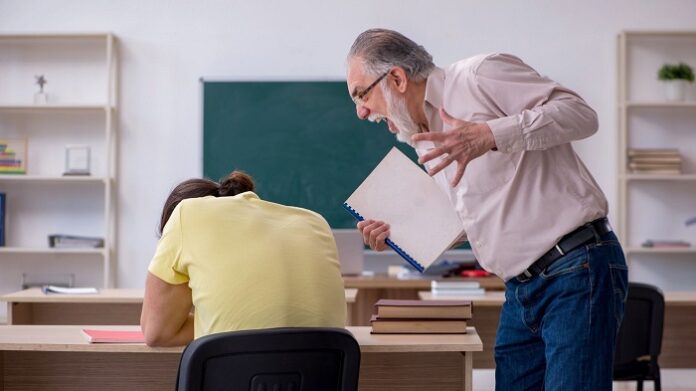 Cómo Reprender a un Alumno - Imponer un Castigo en el Aula